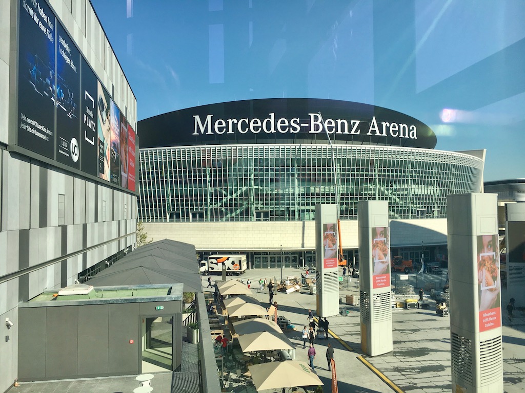 Mercedes-Benz Arena mit Mercedes Platz und Kino ©OliverNumrich ...