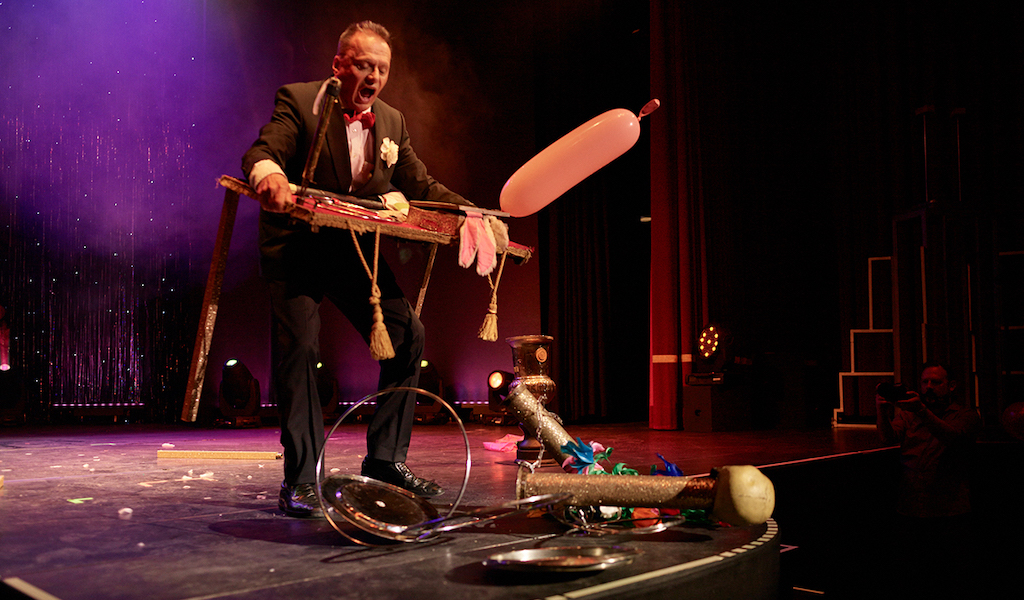 MAD MAGIC! – The Crazy Variety Show im Wintergarten Varieté Berlin ...